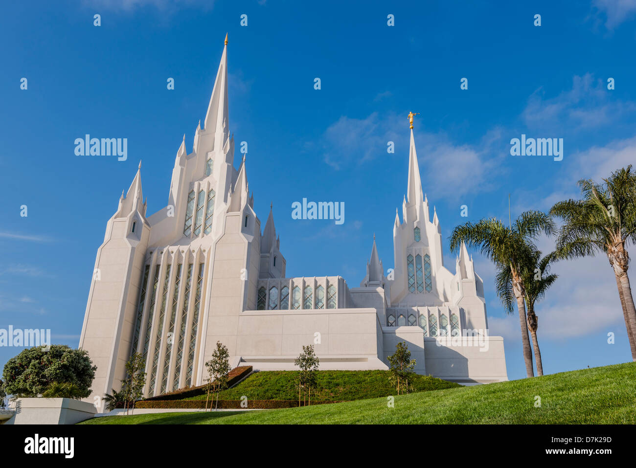 California temple hi-res stock photography and images - Alamy