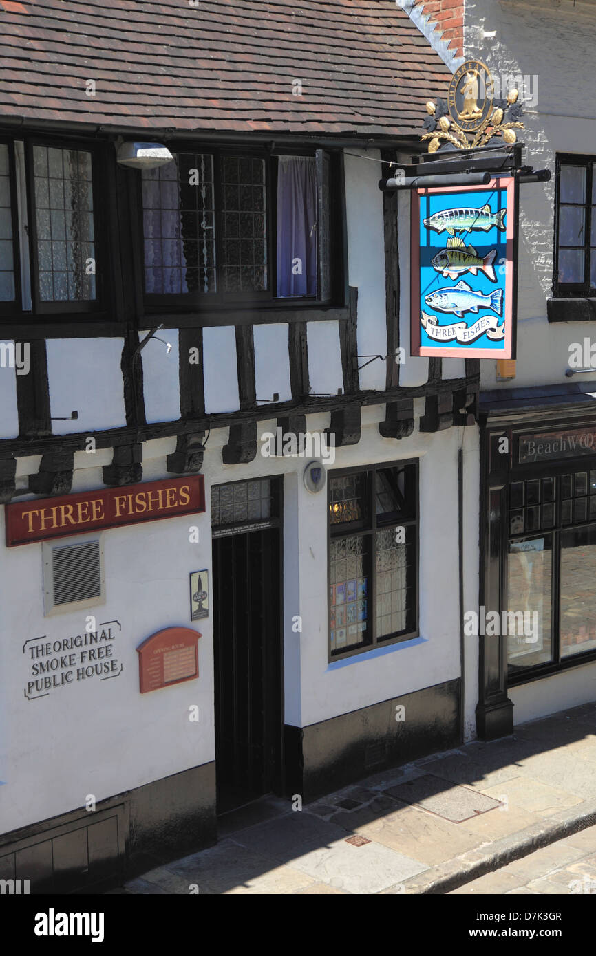 Three fishes house hi-res stock photography and images - Alamy