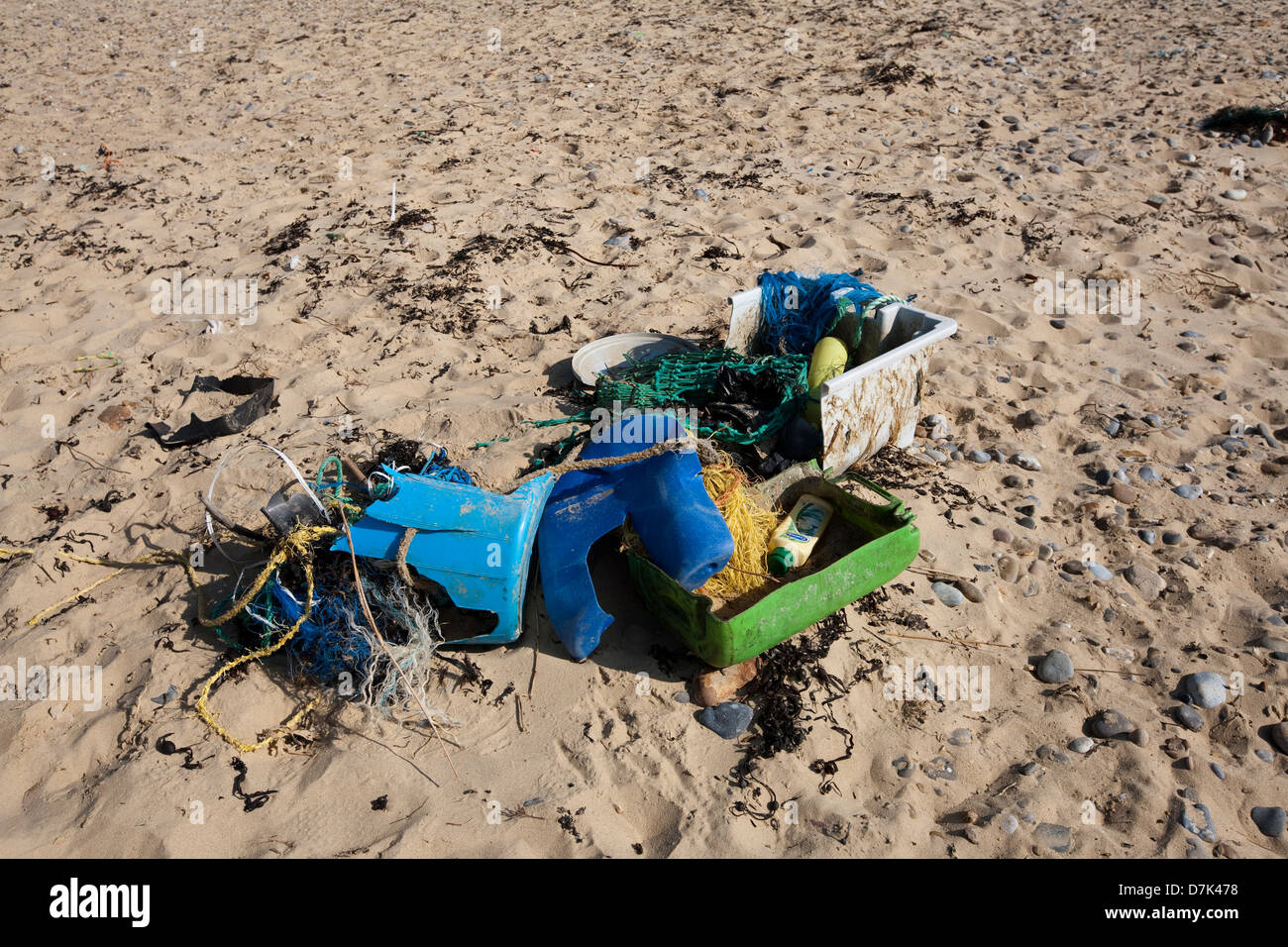 Rubbish on beach Stock Photo - Alamy