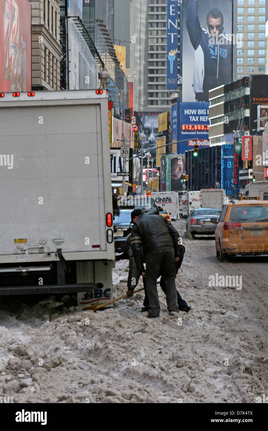 Snow in times square new york city hi-res stock photography and images ...