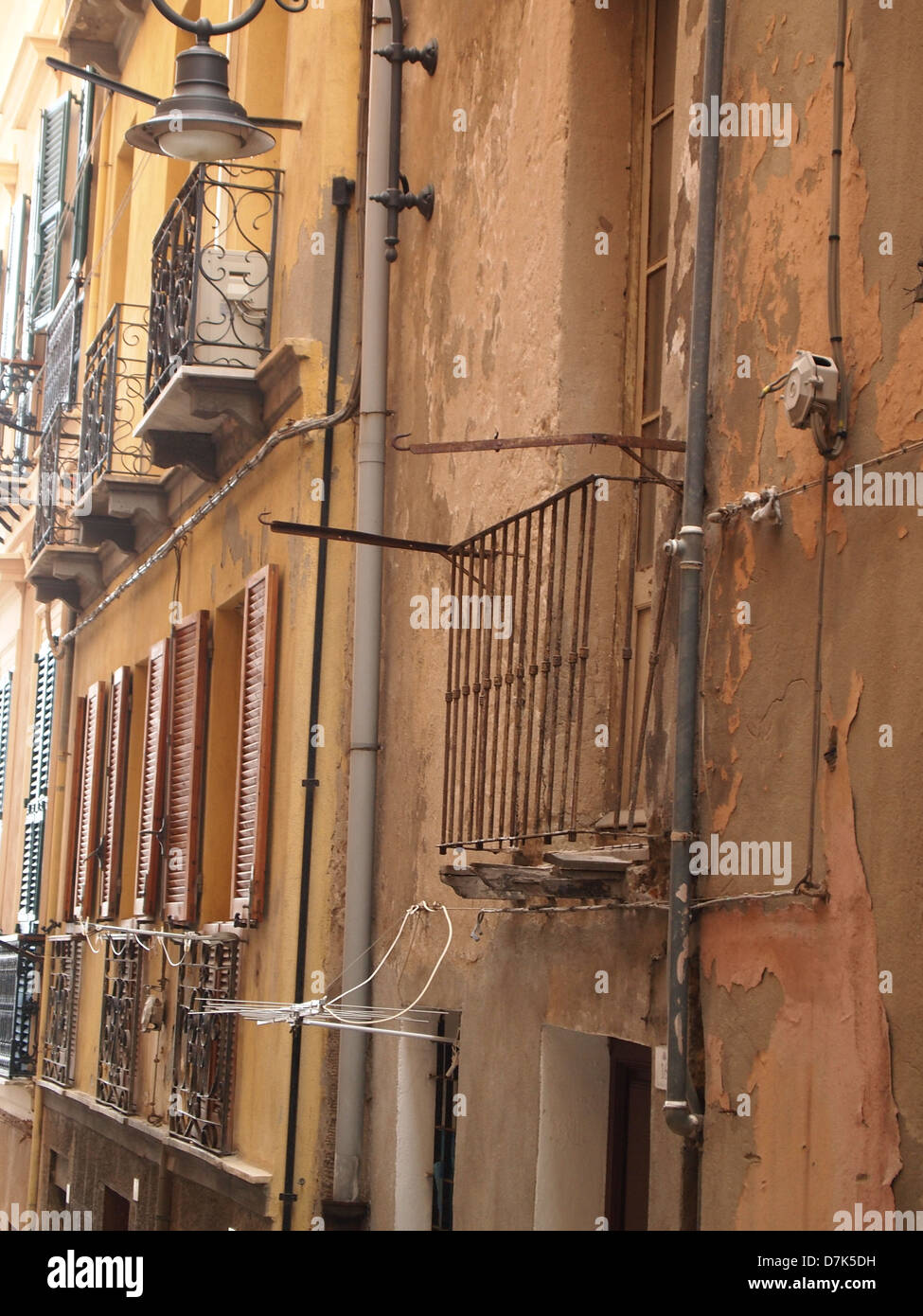 Unmaintained structure hi-res stock photography and images - Alamy