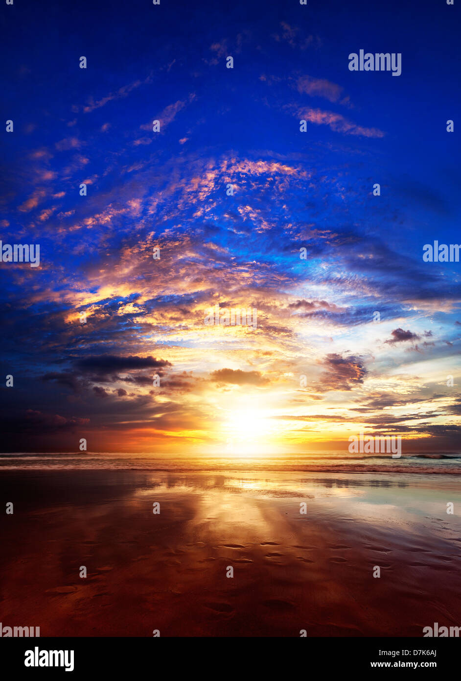 Amazing sunset on sea hi-res stock photography and images - Alamy