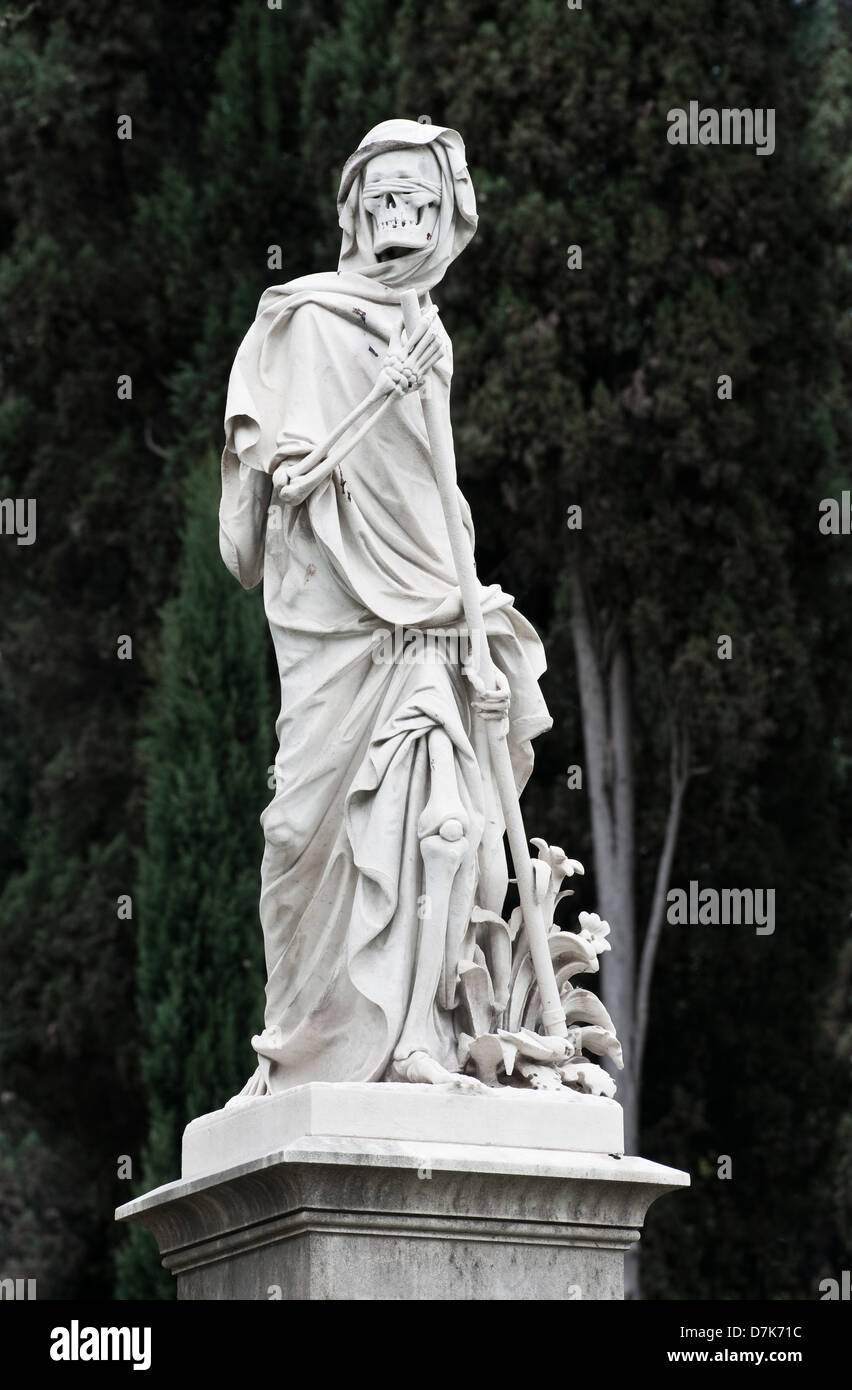 Skeleton Sculpture High Resolution Stock Photography and Images - Alamy