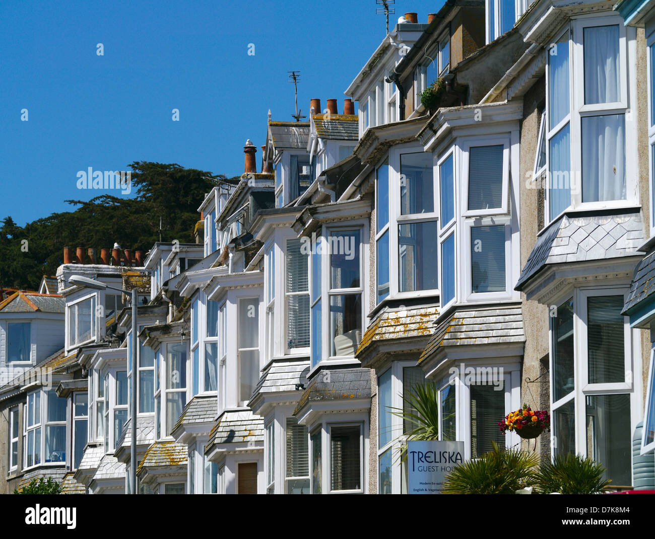 Row of windows hi-res stock photography and images - Alamy