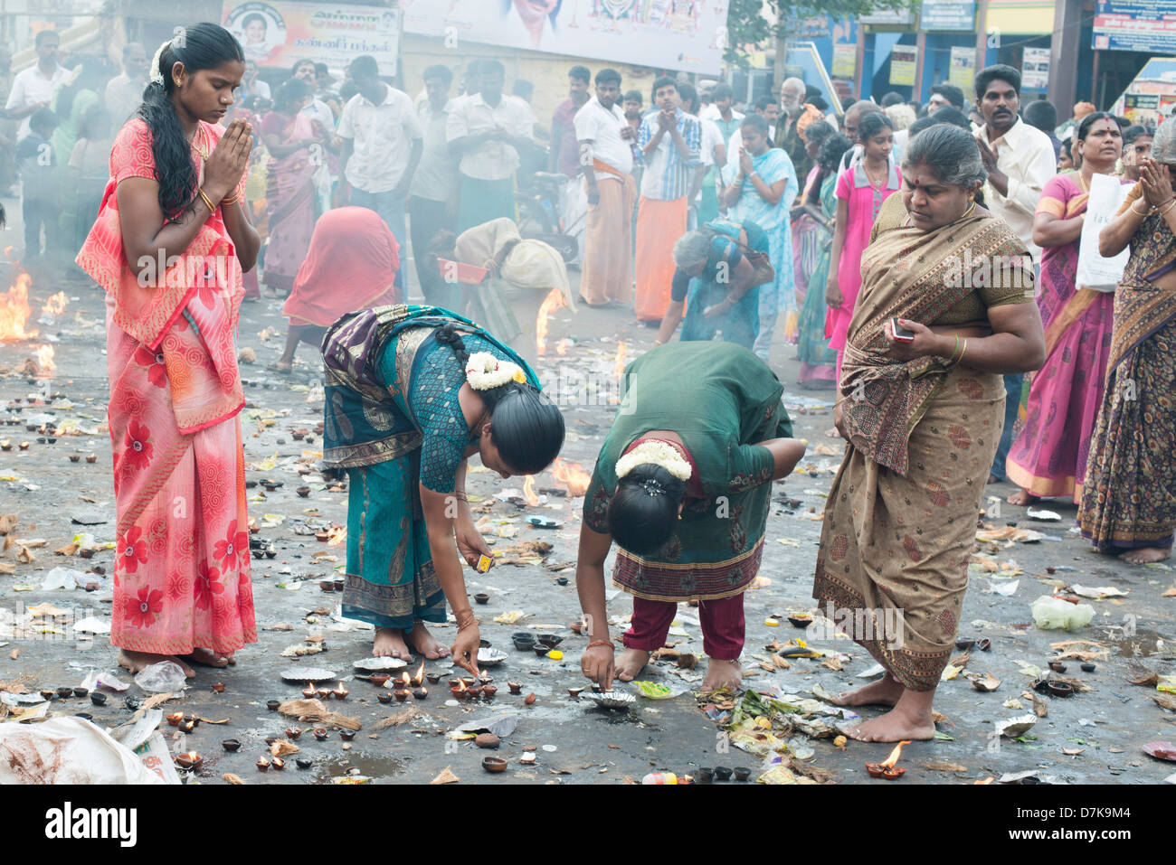 Hindu devotees light ghee lamps and pray before the Arunachaleswara ...