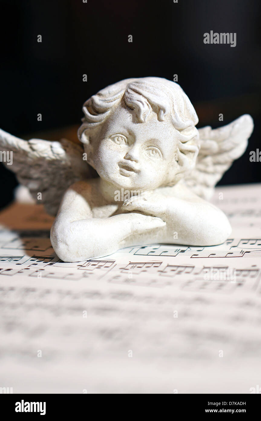 Angel musical notes hi-res stock photography and images - Alamy