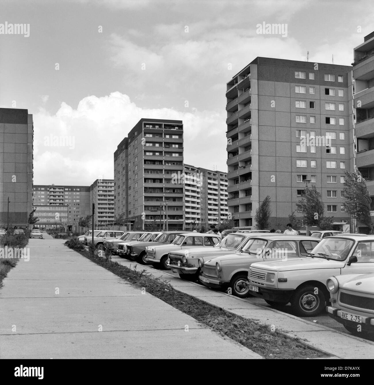 Berlin, GDR, prefabricated housing in the Otto Winzer-road Stock Photo ...