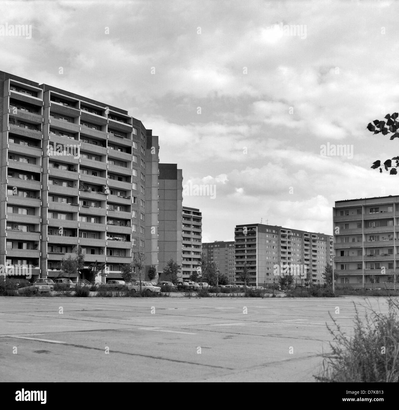 Berlin, GDR, prefabricated housing in the Otto Winzer-road Stock Photo ...