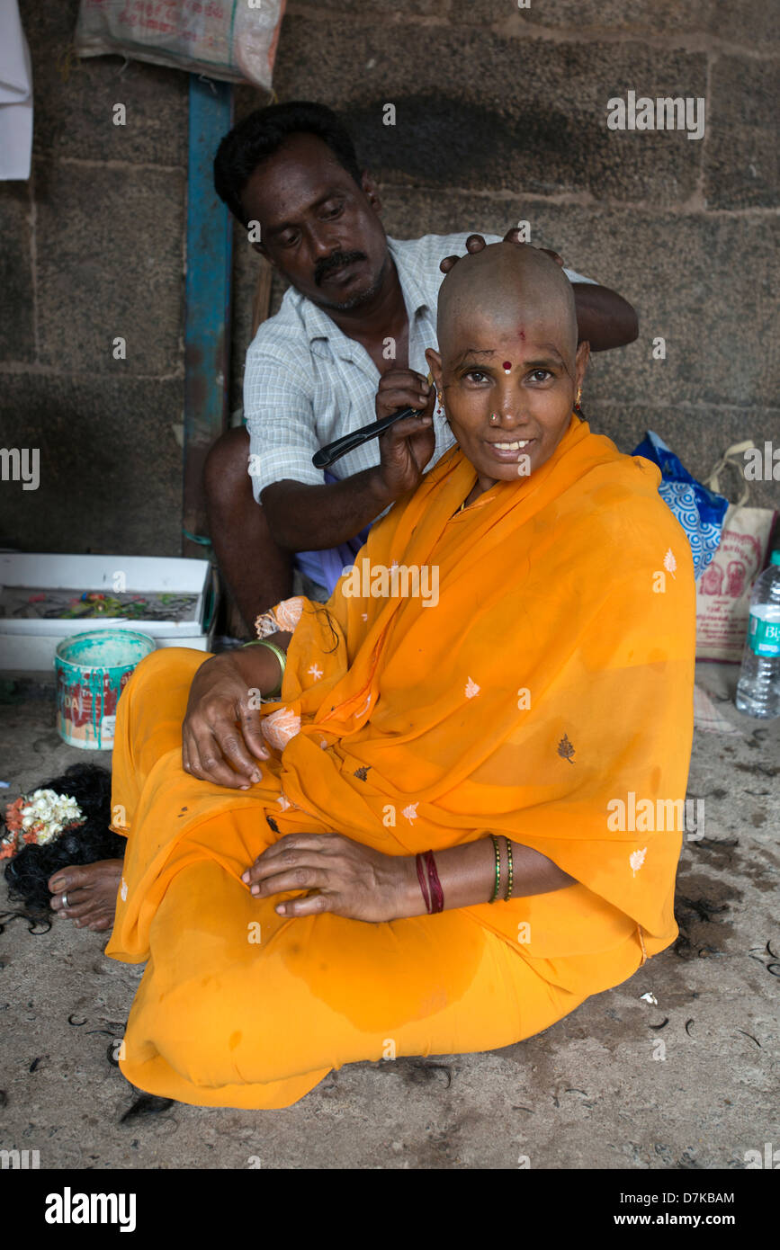Head shaving hindu hi-res stock photography and images - Alamy