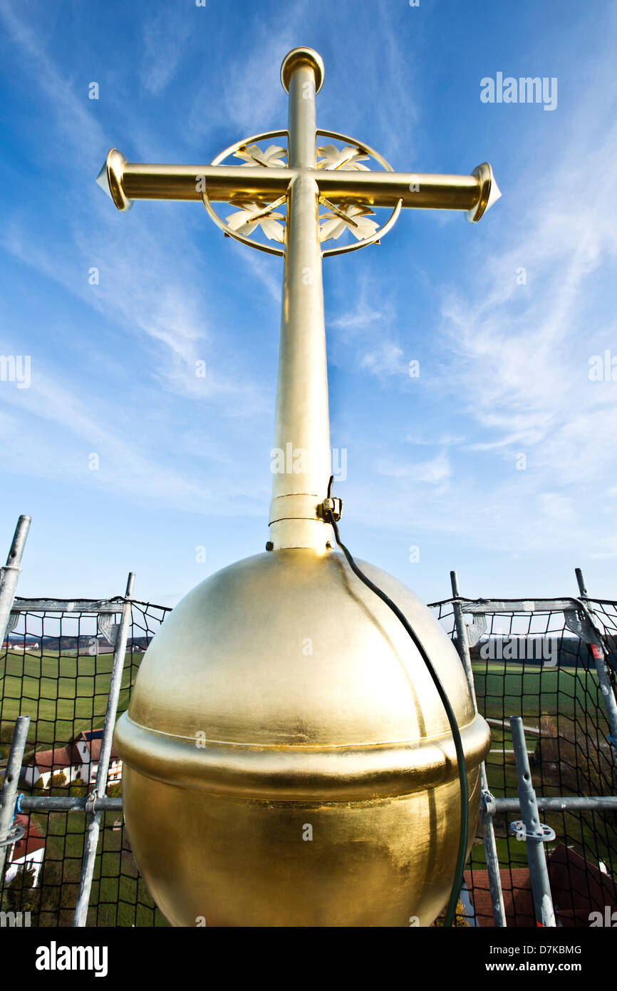 Golden color cross hi-res stock photography and images - Alamy
