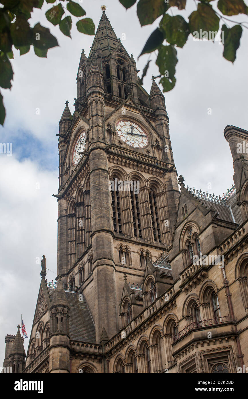 Manchester city hall clock tower hi-res stock photography and images ...