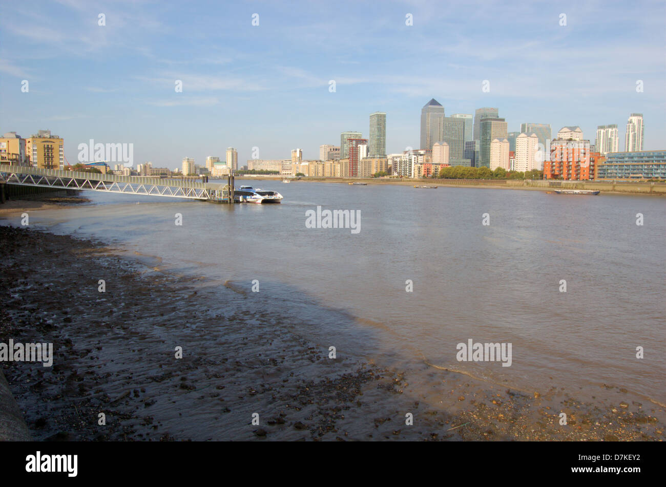 London beach docklands hi-res stock photography and images - Alamy