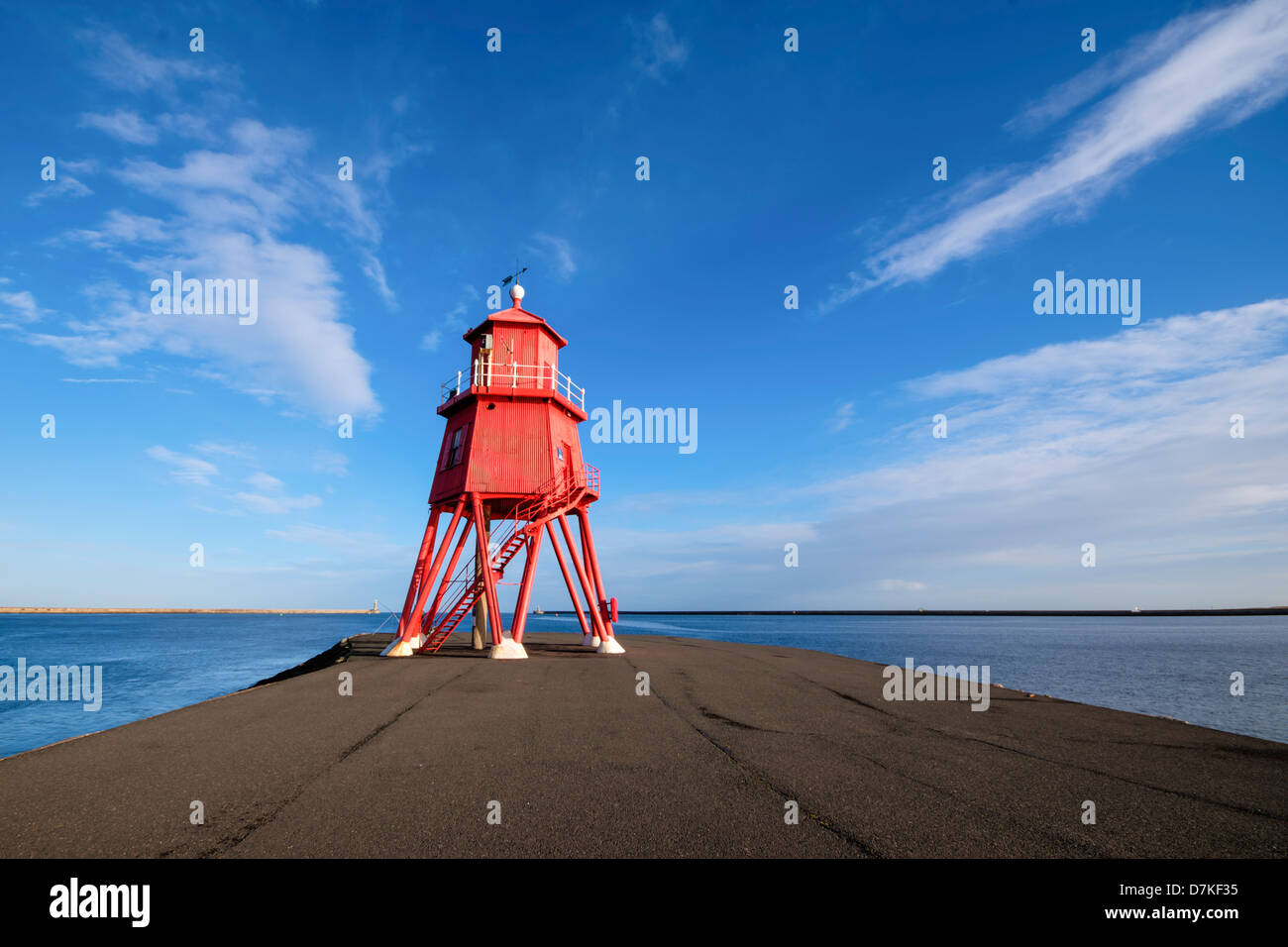 United Kingdom, England, View of lighthouse at Tynemouth Stock Photo ...