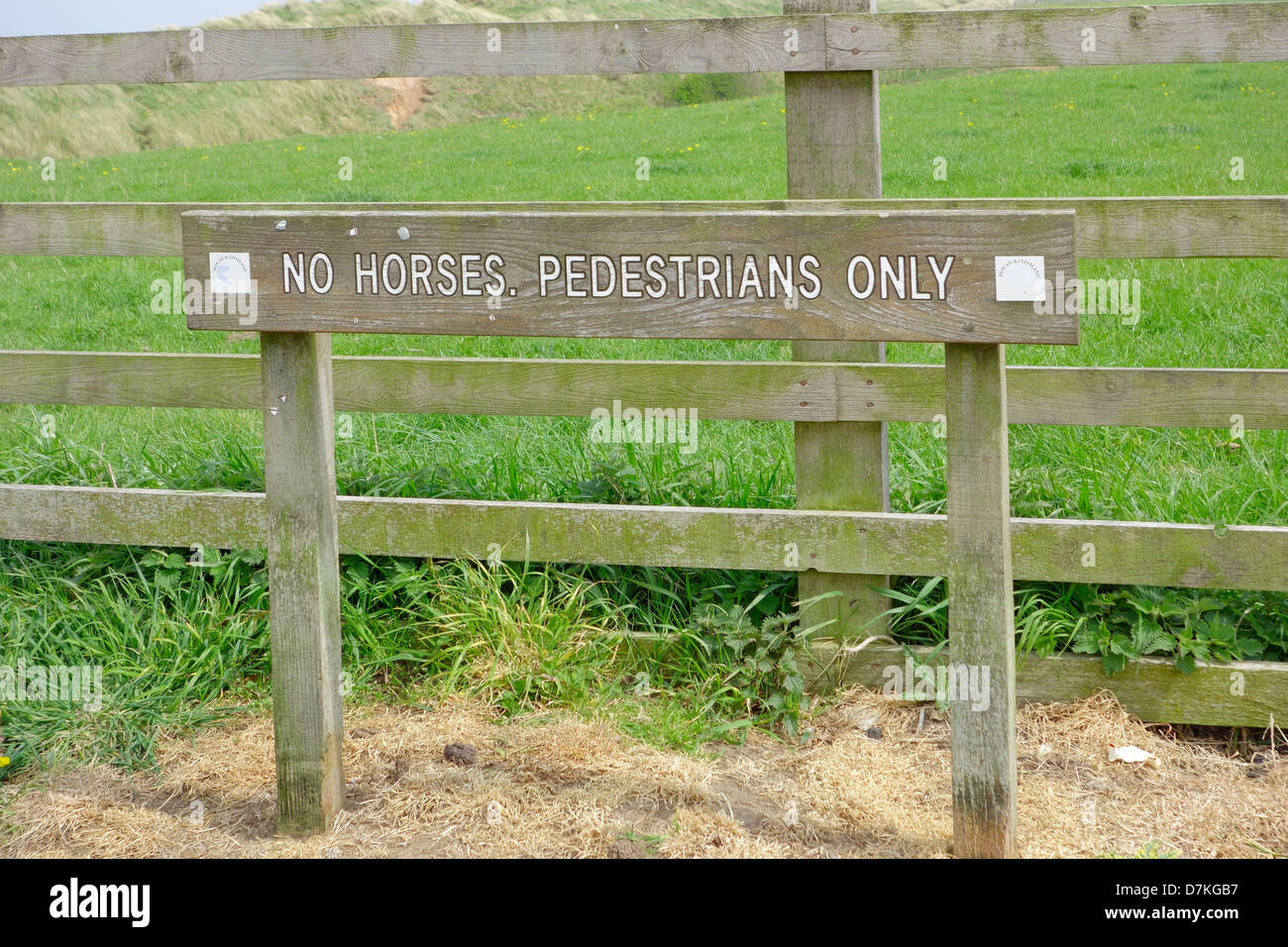 Footpath only sign hi-res stock photography and images - Alamy