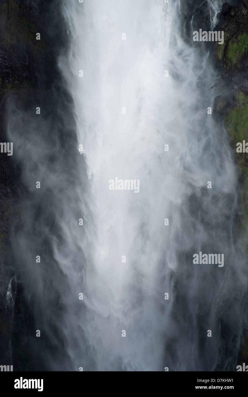 Waterfall splash up close hi-res stock photography and images - Alamy