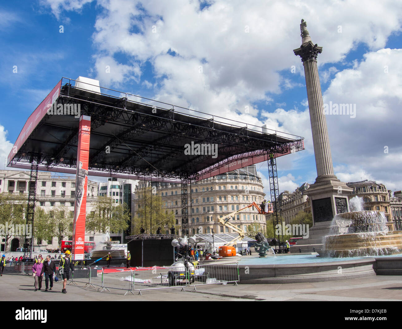 Trafalgar square fan zone square hi-res stock photography and images ...