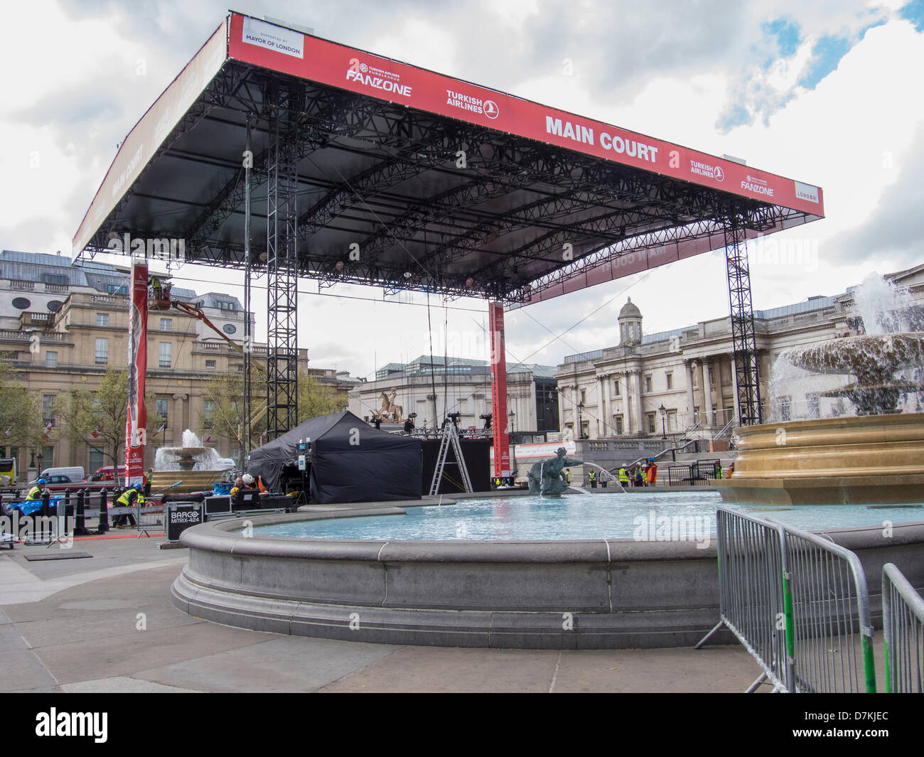 Trafalgar square fan zone square hi-res stock photography and images ...