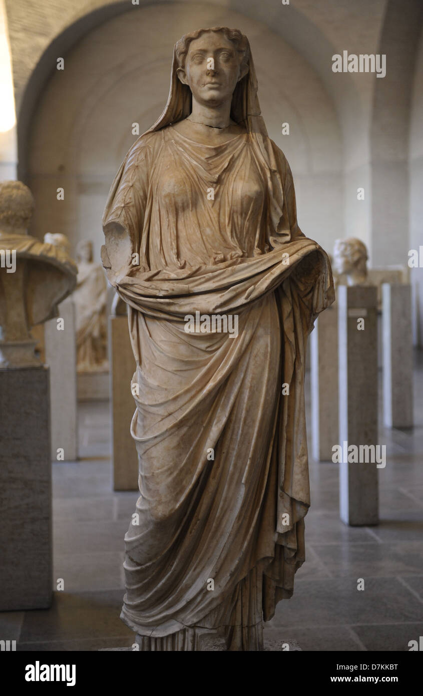 Ancient roman woman statue hi-res stock photography and images - Alamy
