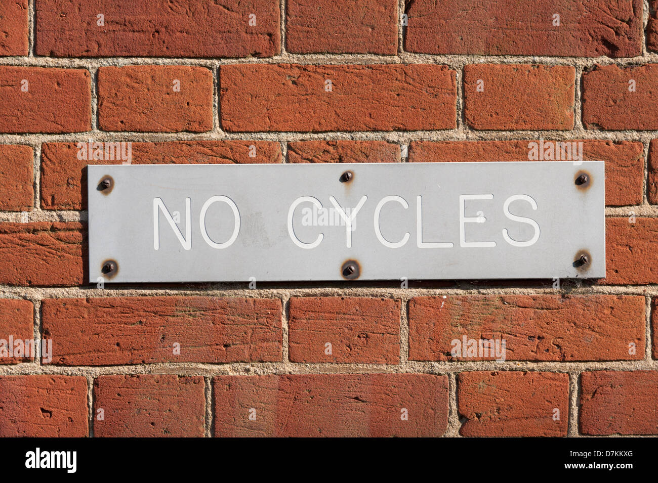 Cycle with no cycle sign hi-res stock photography and images - Alamy