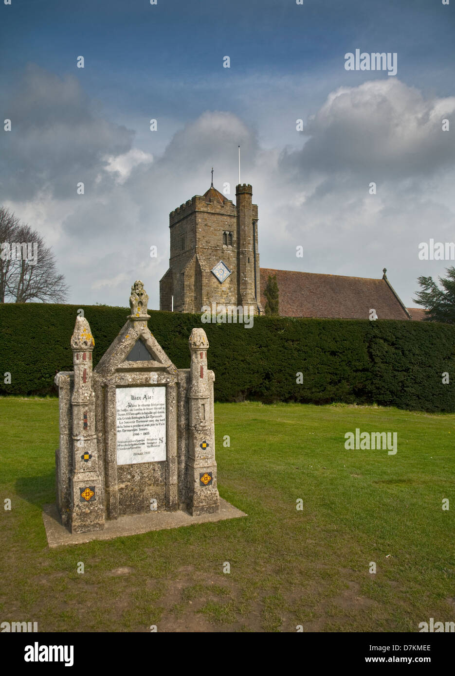 French Monument to King Harold and St Marys Church, Battle Abbey ...