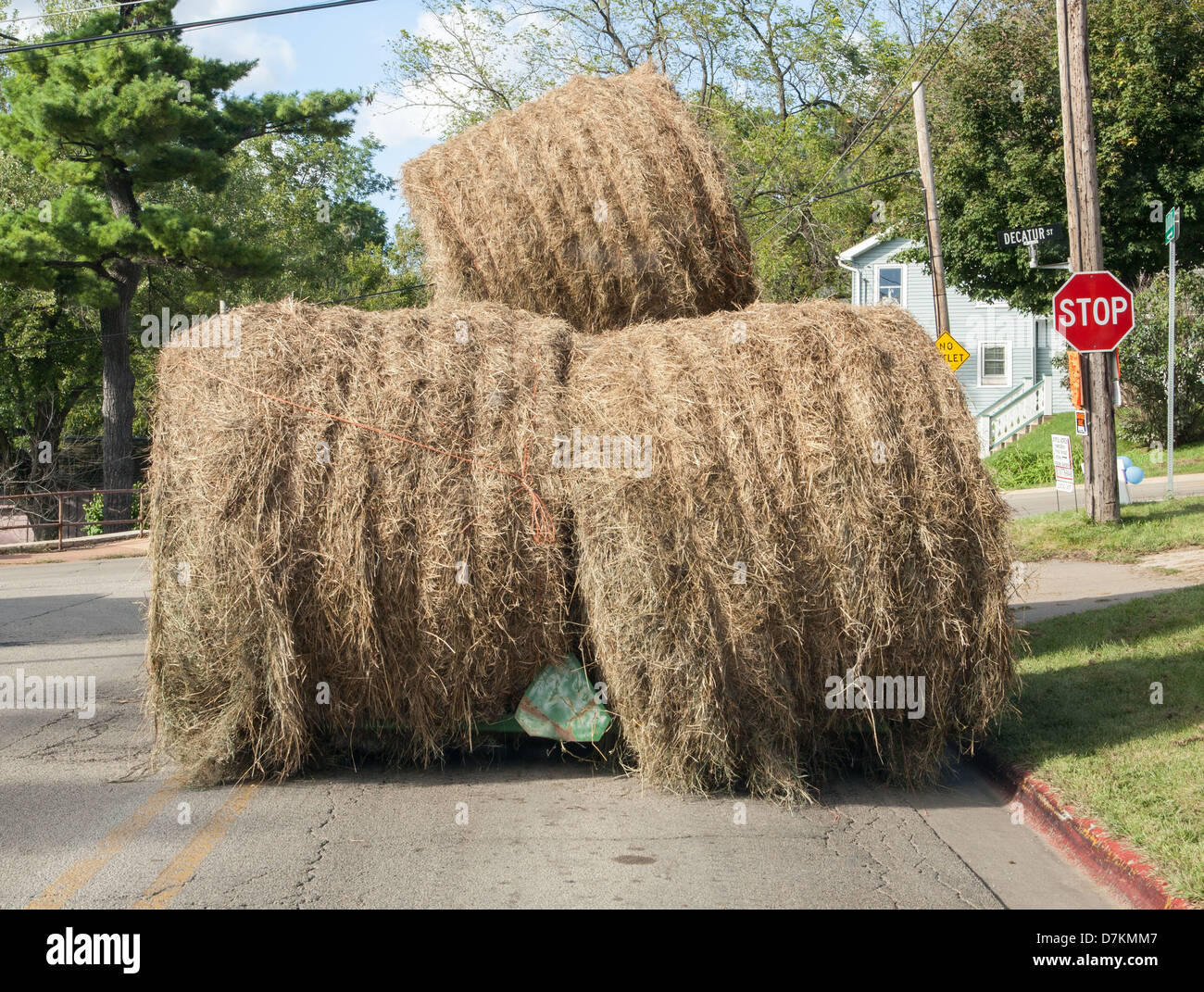 Tractor hay wagon hi-res stock photography and images - Alamy