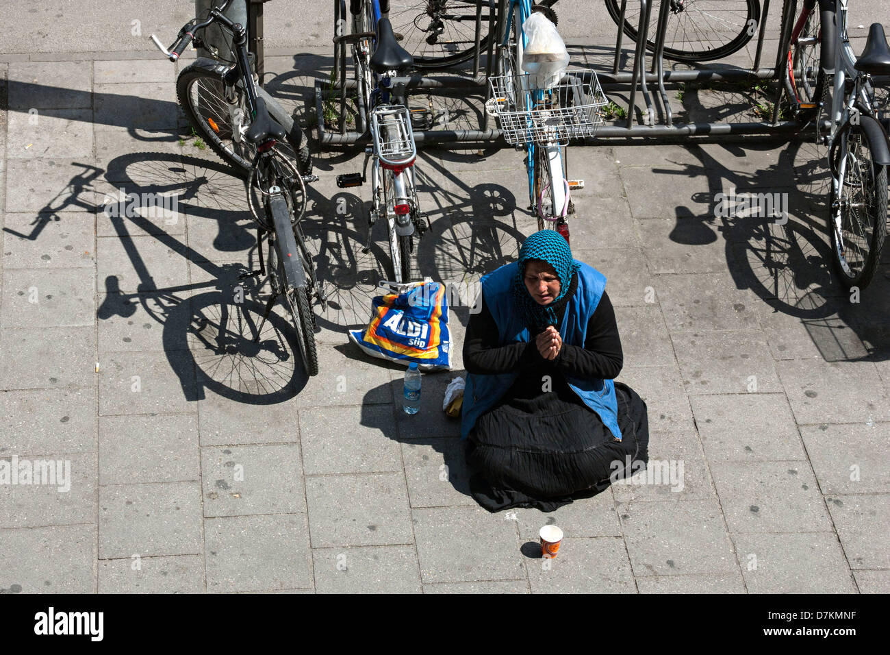 Muslim woman begging on street hi-res stock photography and images - Alamy