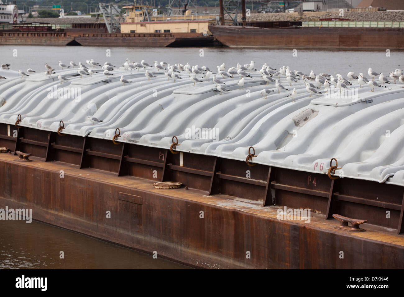 Barge on mississippi river near hi-res stock photography and images - Alamy