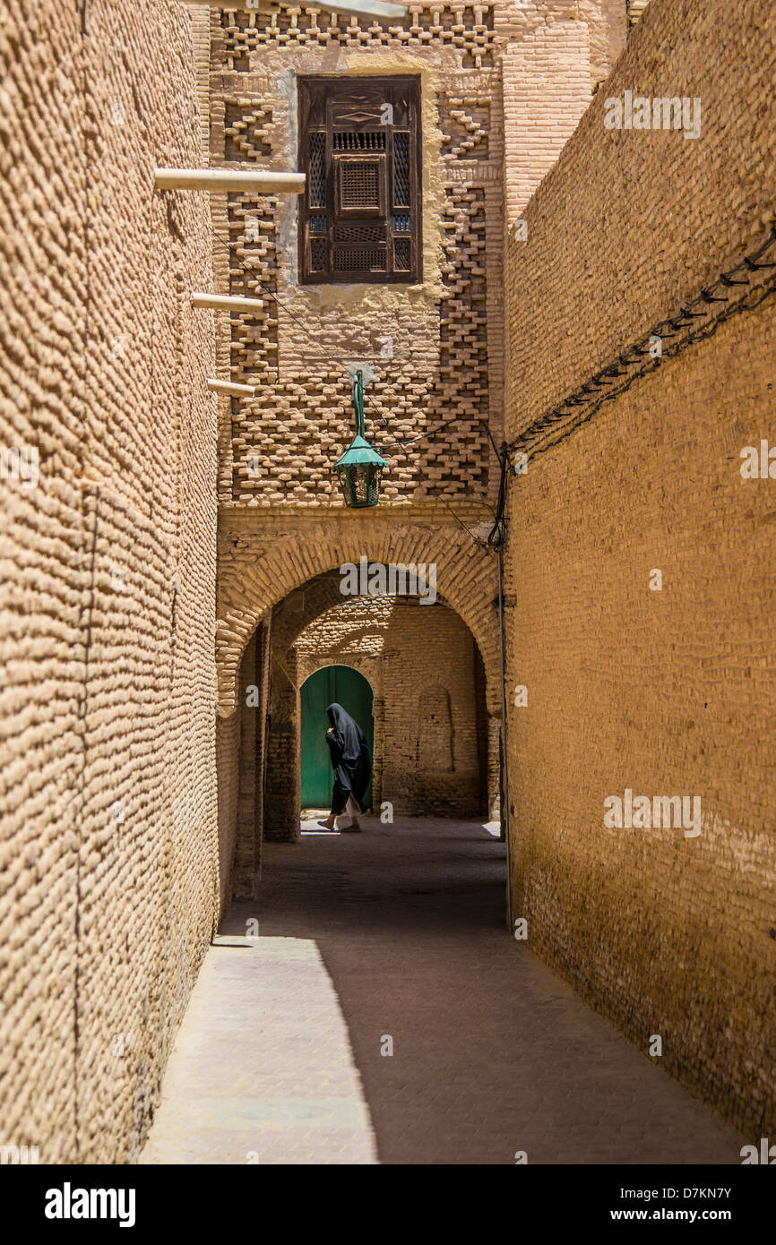 The Ouled El Hadef Quarter of Tozeur Tunisia Stock Photo - Alamy