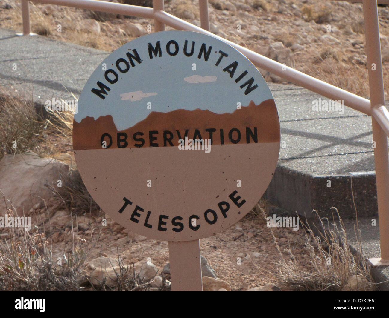 Meteorite barringer crater near winslow hi-res stock photography and ...
