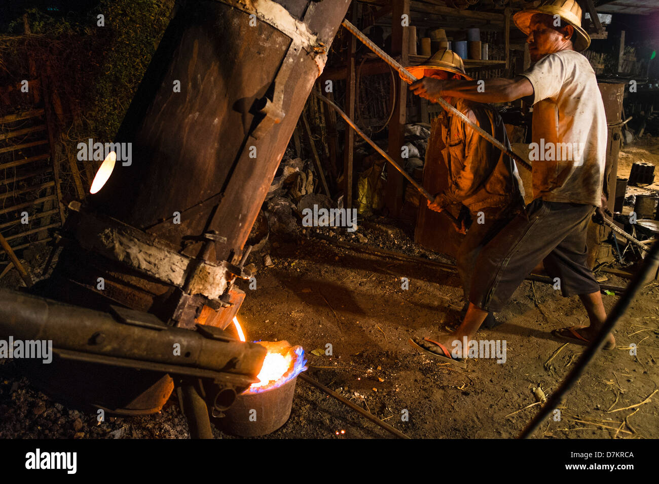 Metal casting hi-res stock photography and images - Alamy