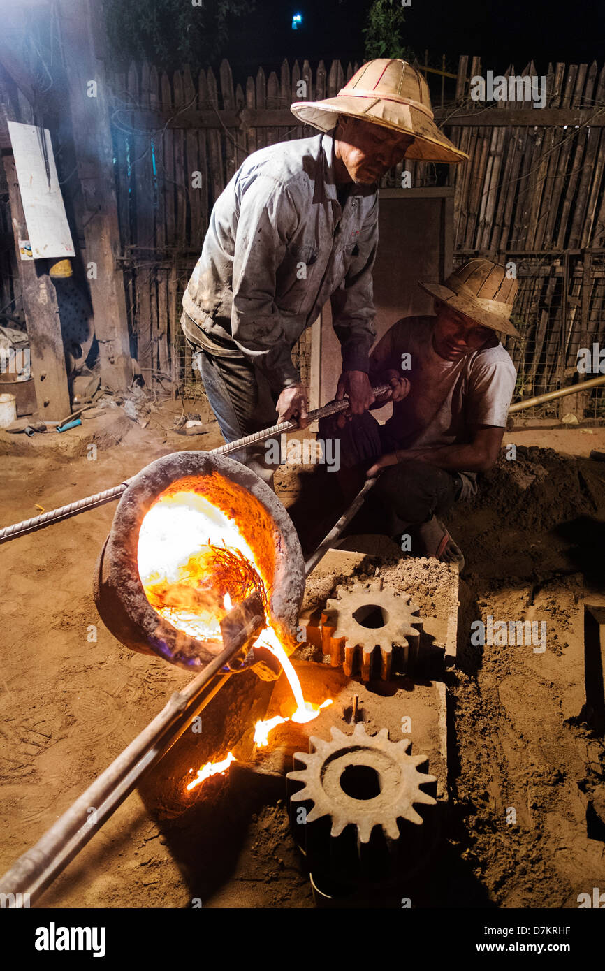 Liquid metal casting hi-res stock photography and images - Alamy