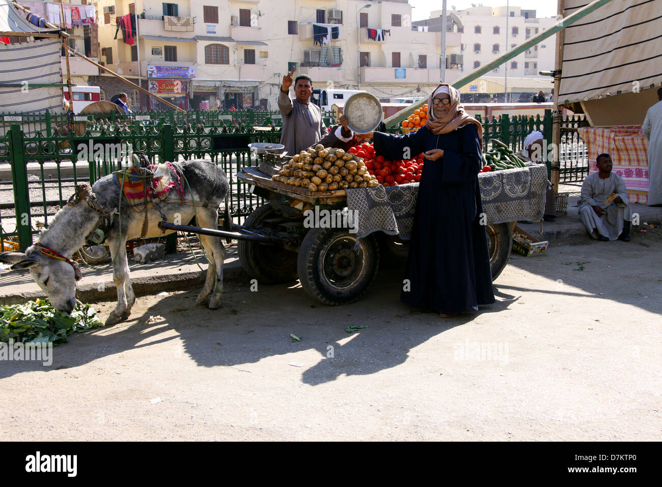 Vegetable cart hi-res stock photography and images - Alamy