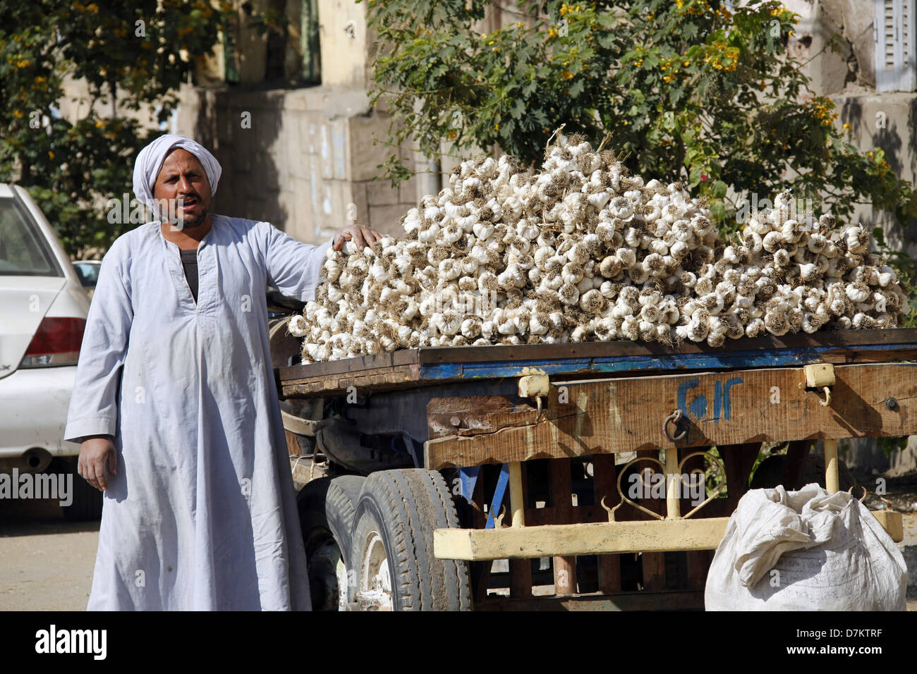 Garlic cart hi-res stock photography and images - Alamy