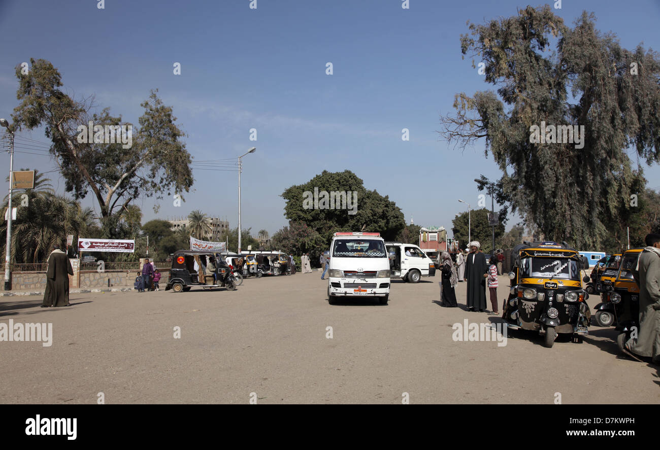 ROAD CROSSING & TUC-TUCS NAGAA EL-SHAIKH EGYPT 15 January 2013 Stock ...