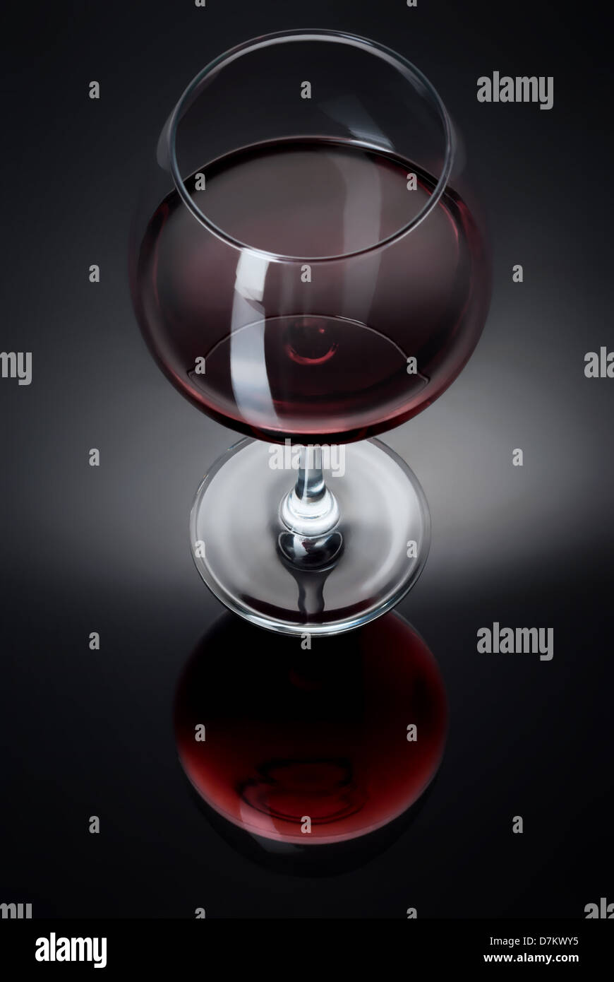 Black reflective surface hi-res stock photography and images - Alamy