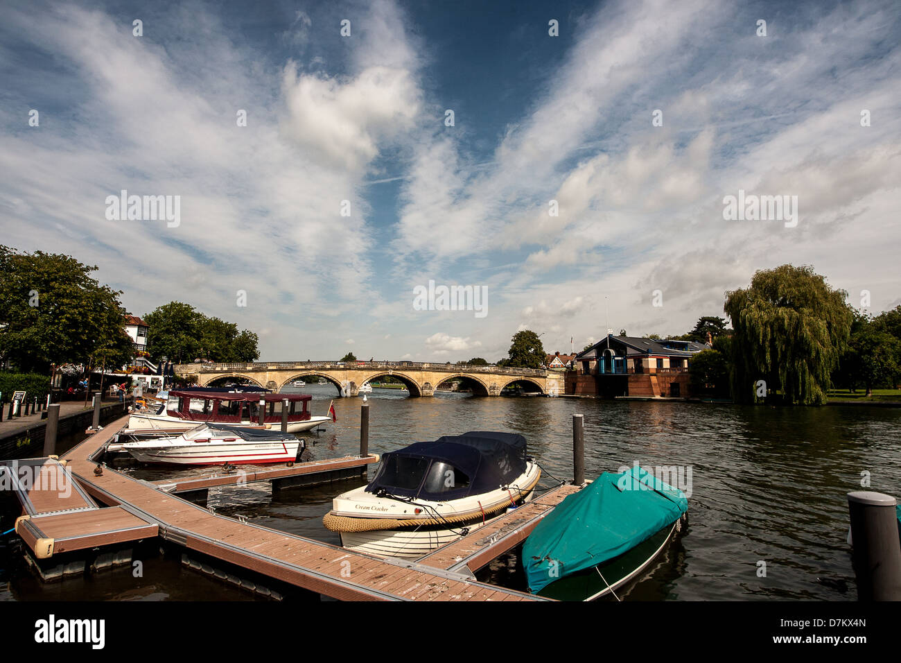 Henley bridge hi-res stock photography and images - Alamy