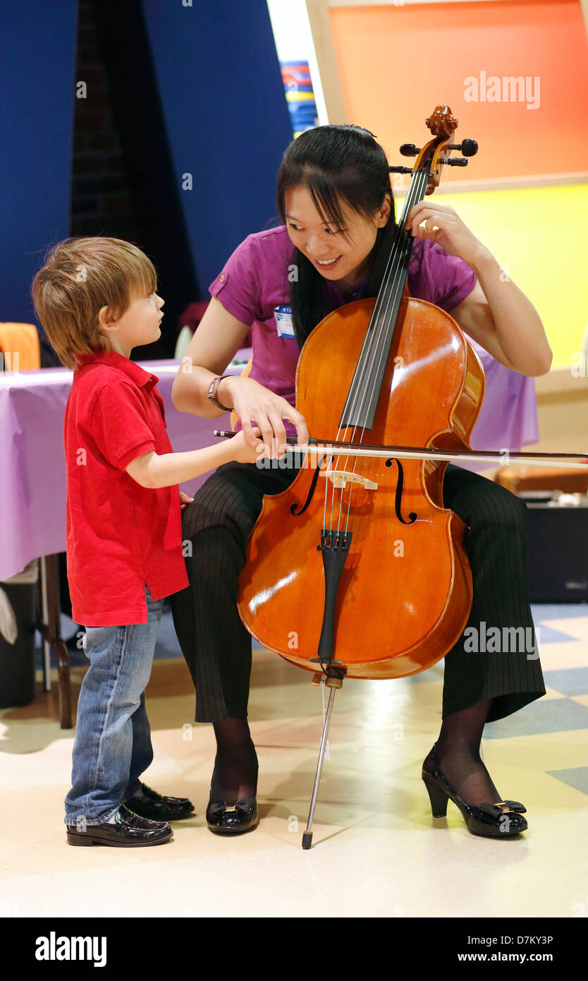 Cello for children hi-res stock photography and images - Alamy