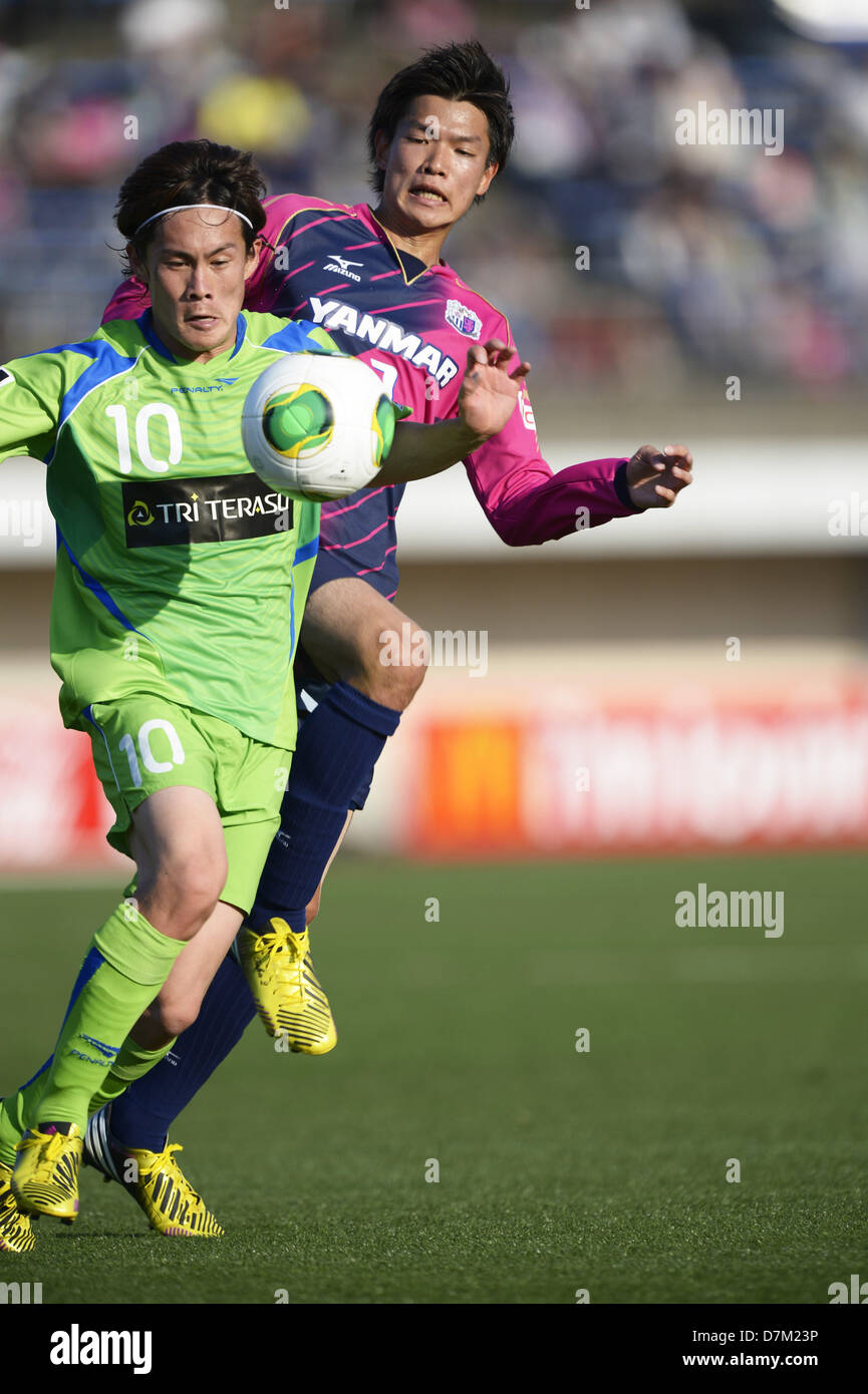 Daisuke Kikuchi (Bellmare), Takahiro Ogihara (Cerezo), MAY 3, 2013 - Football / Soccer : 2013 J ...