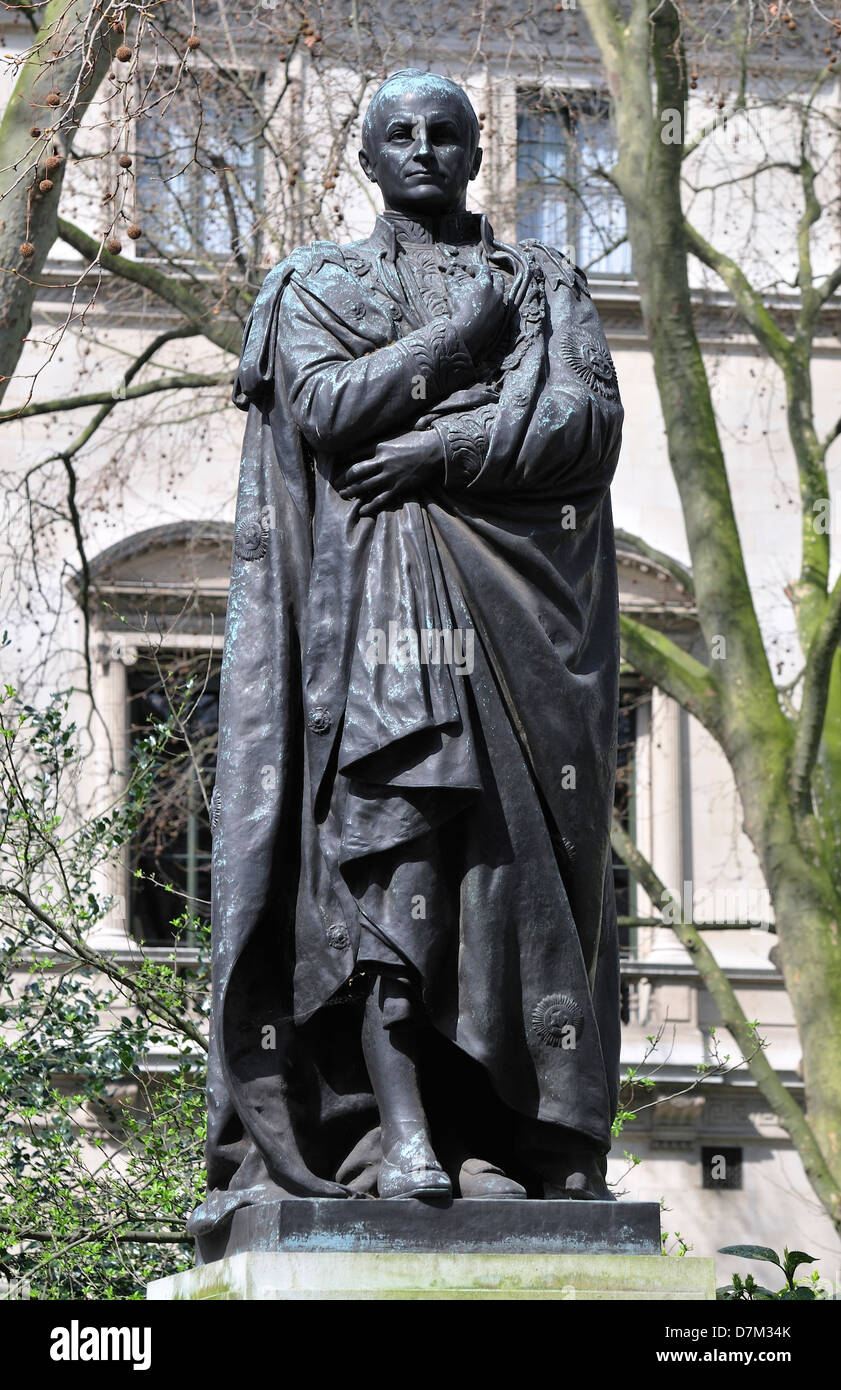 London, England, UK. Statue (1931 by Sir Bertram Mackennal) of George ...
