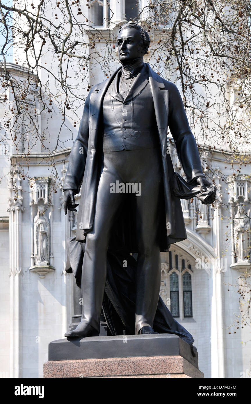 Robert peel statue hi-res stock photography and images - Alamy