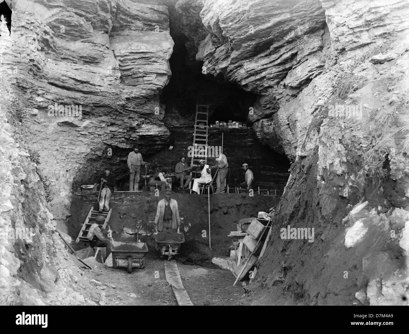 Excavations in the Cave of Stora Fårvar, Gotland, Sweden, reveal a ...