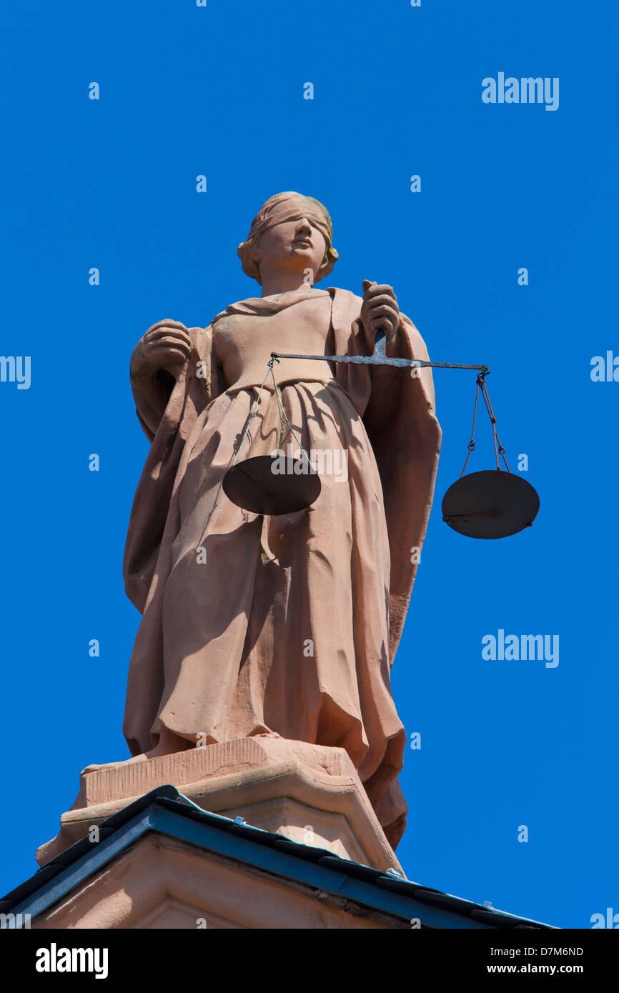 Statue of justice hi-res stock photography and images - Alamy