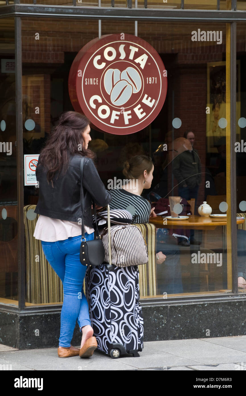 High street coffee shop hi-res stock photography and images - Alamy