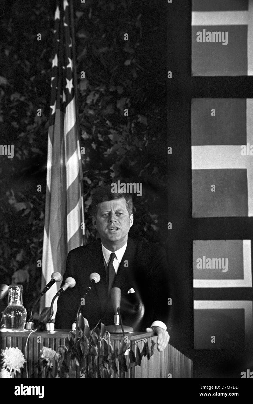 Kennedy 1963 speech Black and White Stock Photos & Images - Alamy