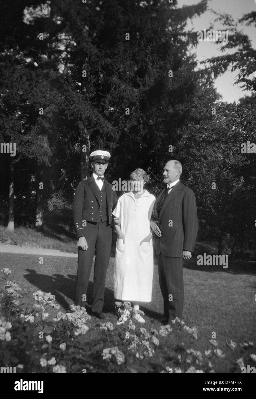This historical photograph captures Berit Wallenberg’s family in Viken ...