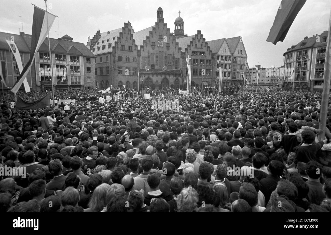 Thousands in front of the historic city hall Roemer on 26 June 1963 in ...