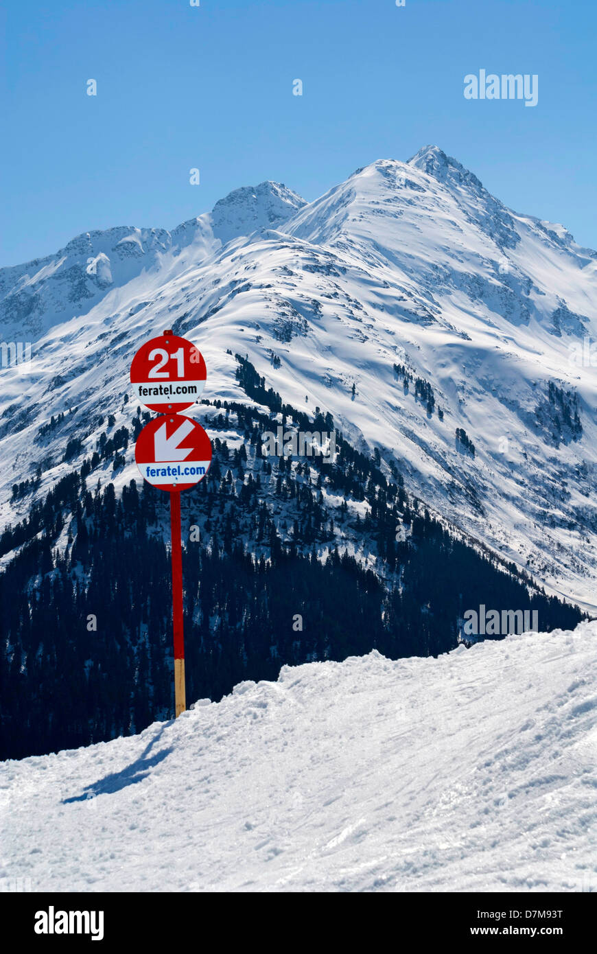 Piste marker sign hi-res stock photography and images - Alamy