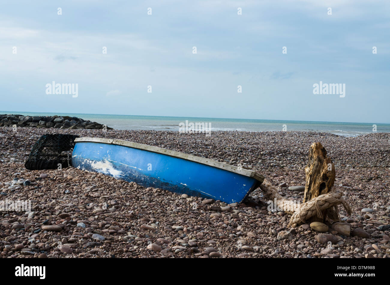 Wreck rowing boat on beach hi-res stock photography and images - Alamy