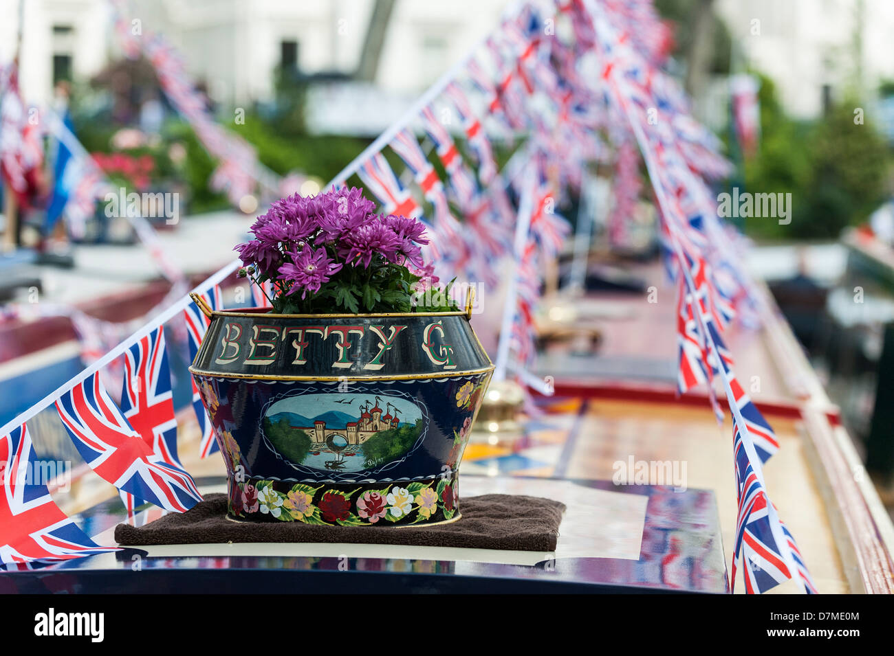 Traditional bargeware at the Canalway Cavalcade at Little Venice in ...