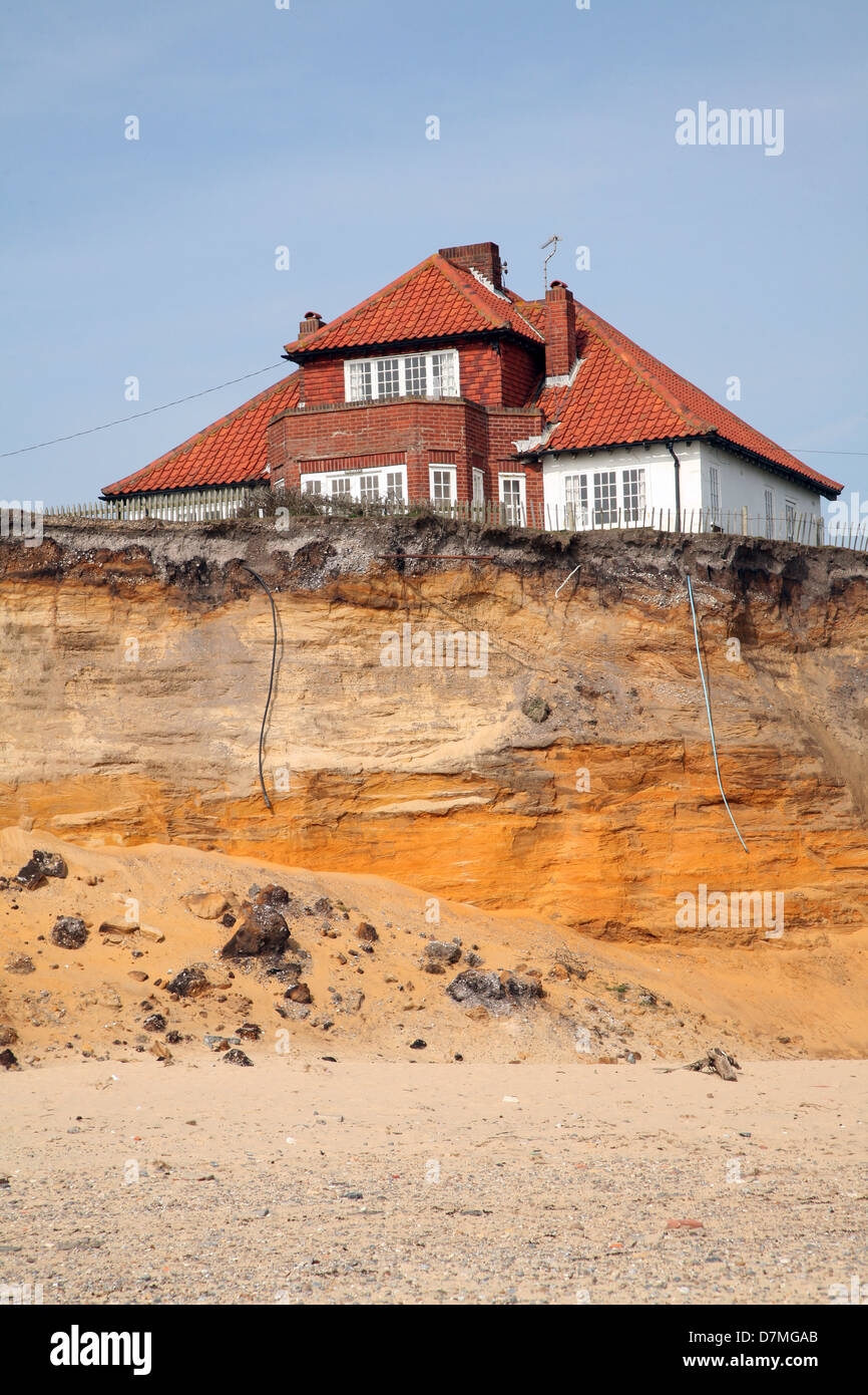 Cliff erosion house hi-res stock photography and images - Alamy